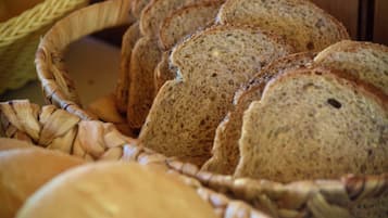 Café da manhã com buffet grátis todos os dias