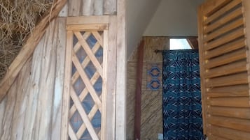 Cabana tradicional, vista para o jardim | 4 quartos, individualmente decorados, individualmente mobiliados