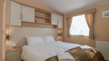 2 quartos, individualmente decorados, individualmente mobiliados