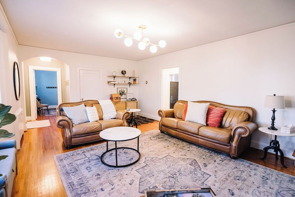 Beautiful Spacious 4 Br Retreat In Uptown With Fire Pit & Porch - Ridgeway, VA