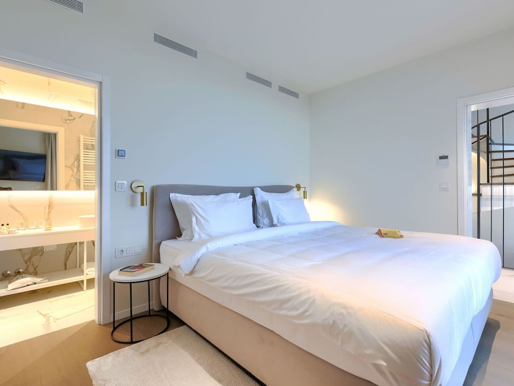 Wunderbares Ferienhaus Mit W-lan, Pool, Whirlpool, Klimaanlage, Tv, Terrasse Und Parkplatz - Umag