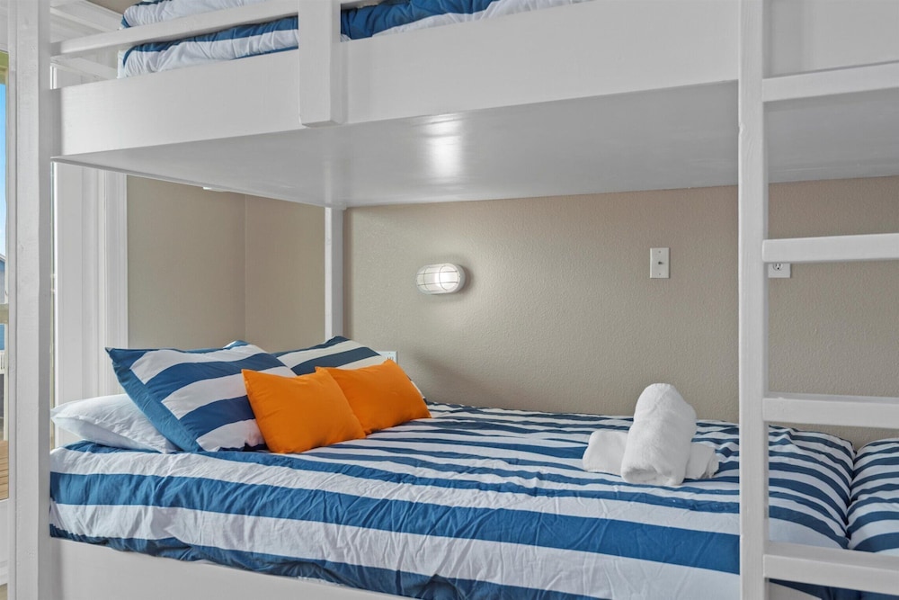 Unbeatable Location, First Row, Oceanfront! - Crystal Beach, TX