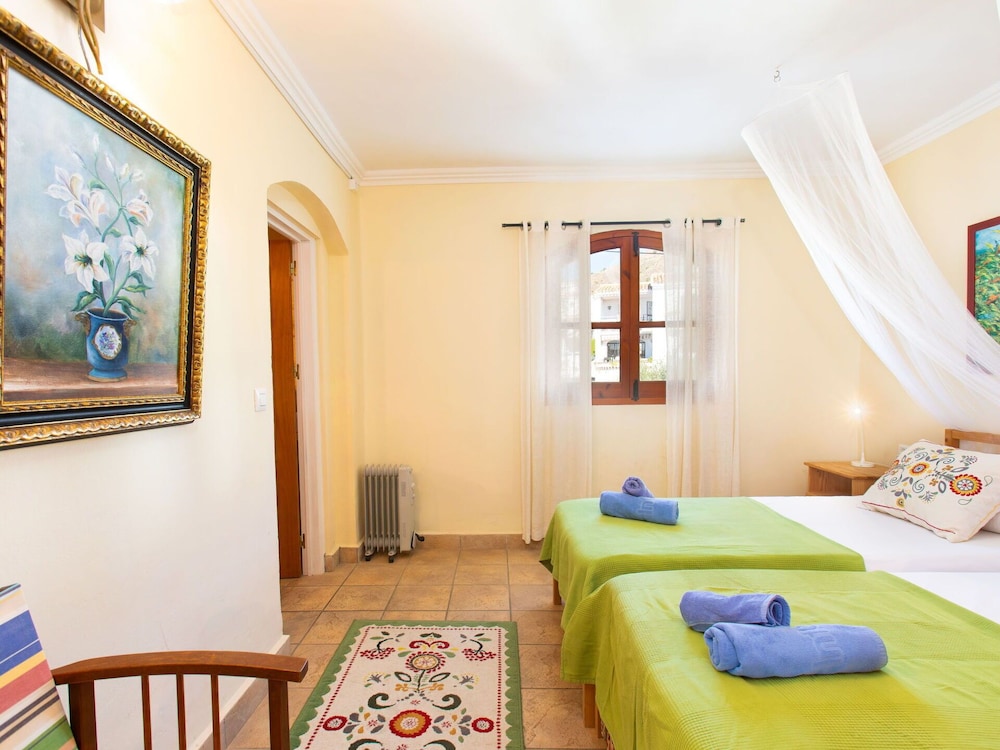 Stunning Villa For 4 People With Wifi, A/c, Pool, Tv And Patio - Nerja