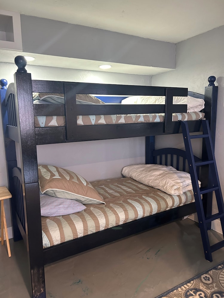 Family Friendly , Walking Distance Local Restaurants, Ice Cream, Biking Beach - Sandwich, MA
