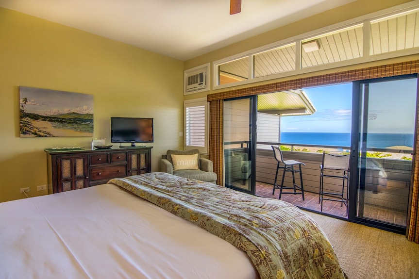 Oceanfront Opulence: Villas Within Maui's Premier Resort - Maui, HI