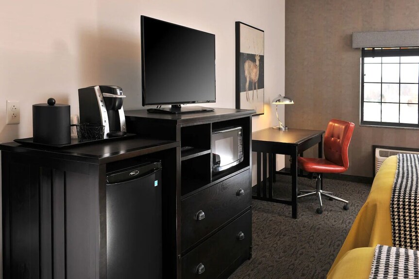 Deluxe 2 Queen, Complimentary Hot Breakfast, Stoney Creek Kansas City - Lee's Summit, MO
