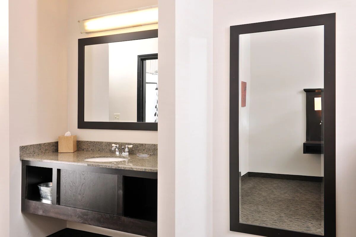 Independence Retreat: Hot Breakfast & Pet-friendly, Rustic Charm! - Independence, MO