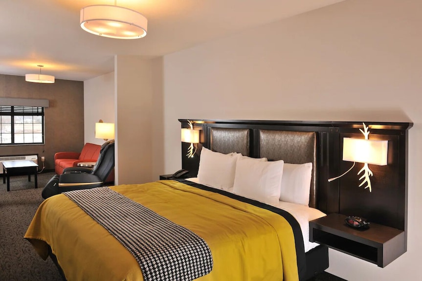 Expanded King Executive, Living Room, Massage Chair, Stoney Creek Kc - Independence, MO