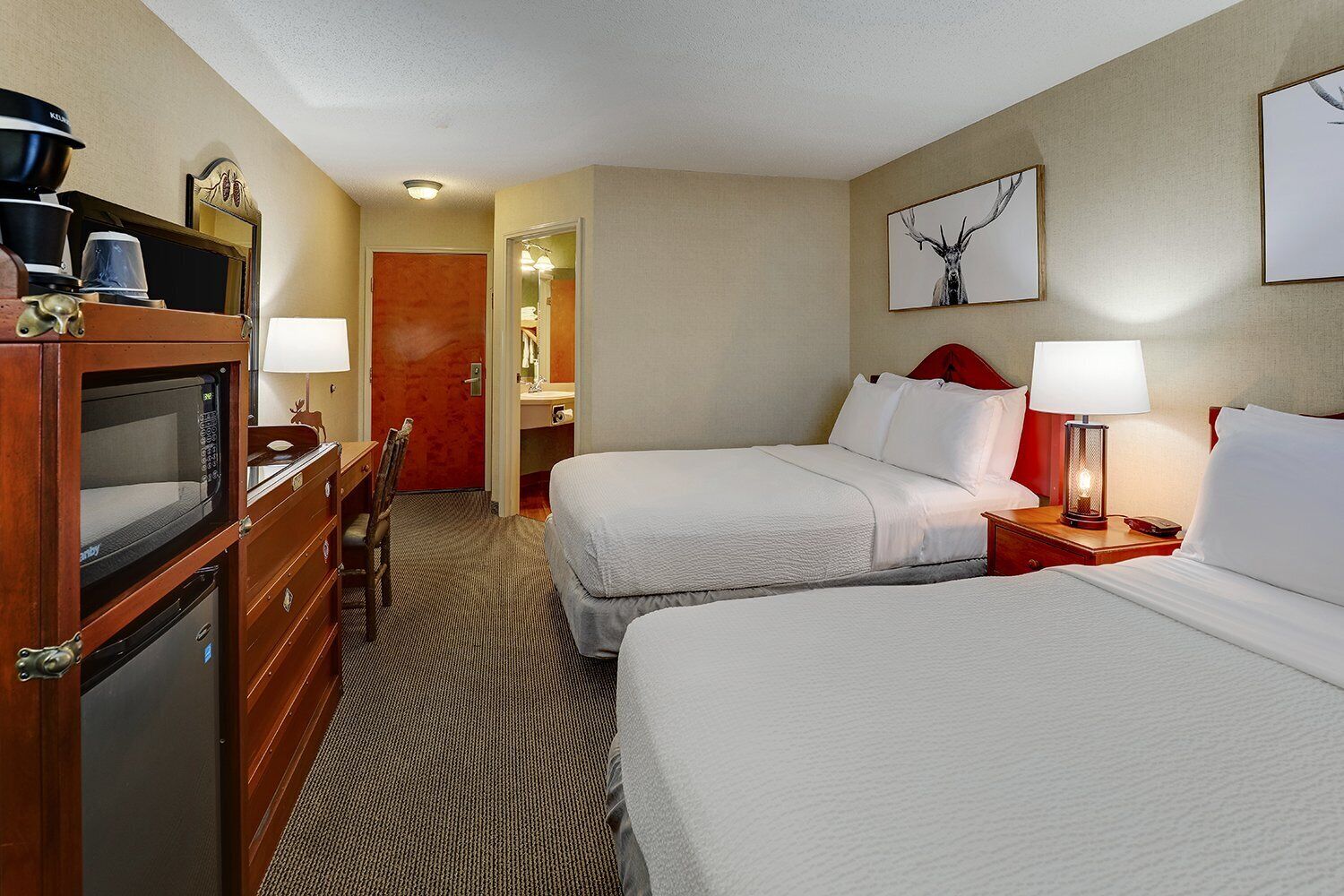 Outdoor Pool, Hot Breakfast, Deluxe 2 Queen, Stoney Creek Quad Cities - Galena, IL