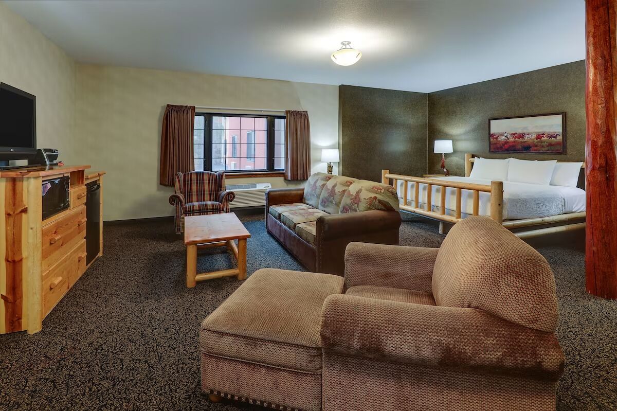 Expanded King Bunk Suite, Stoney Creek Sioux, Room For The Crew! Pool - Sioux City, IA