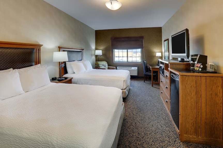 Blend Of History & Comfort: Lodge Stay Near Missouri River, Parking - Sioux City, IA