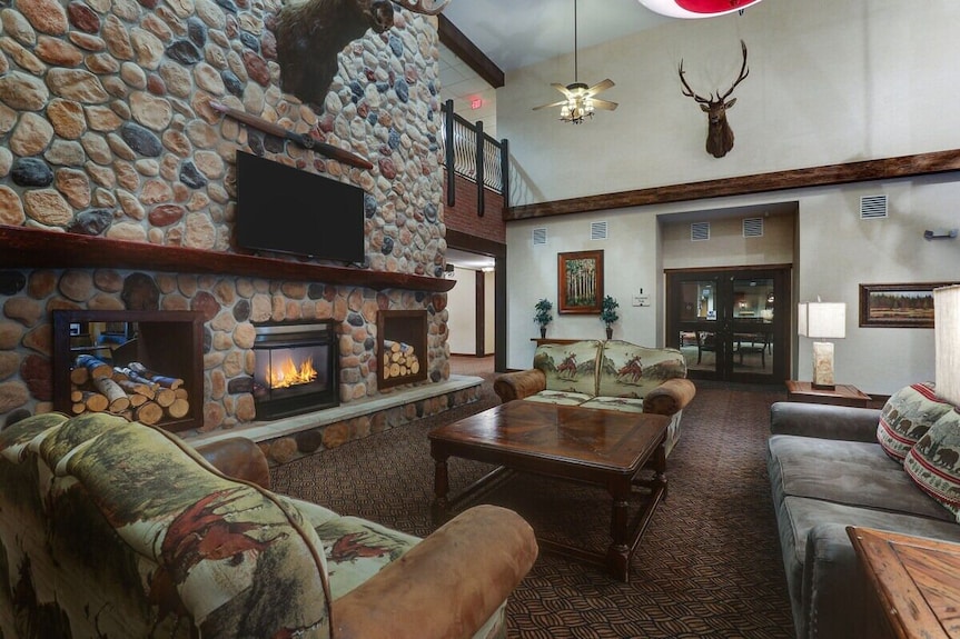 Extended Stay King Suite, Stoney Creek, Kitchen, Living Room, Balcony - Sioux City, IA