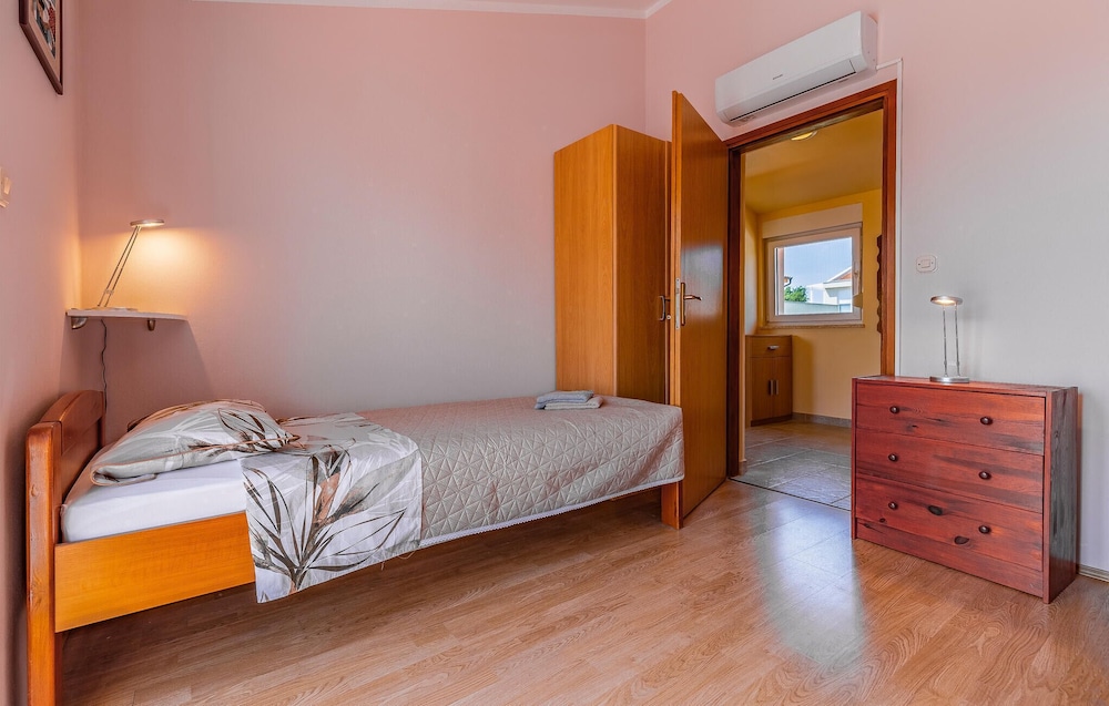 Schönes Haus Mit 2 Schlafzimmern In Liznjan - Ližnjan