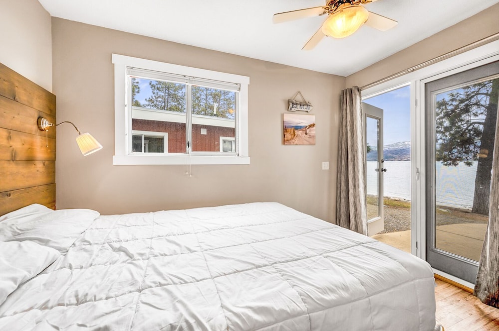 Secluded Cabin On Lake Okanagan - Peachland