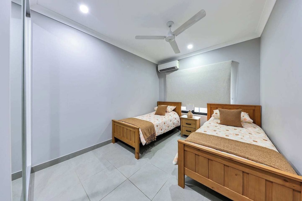 A Modern Family Friendly Home In A Quiet, Leafy Suburb, With 3 Bedrooms And 2 Bathrooms - Darwin