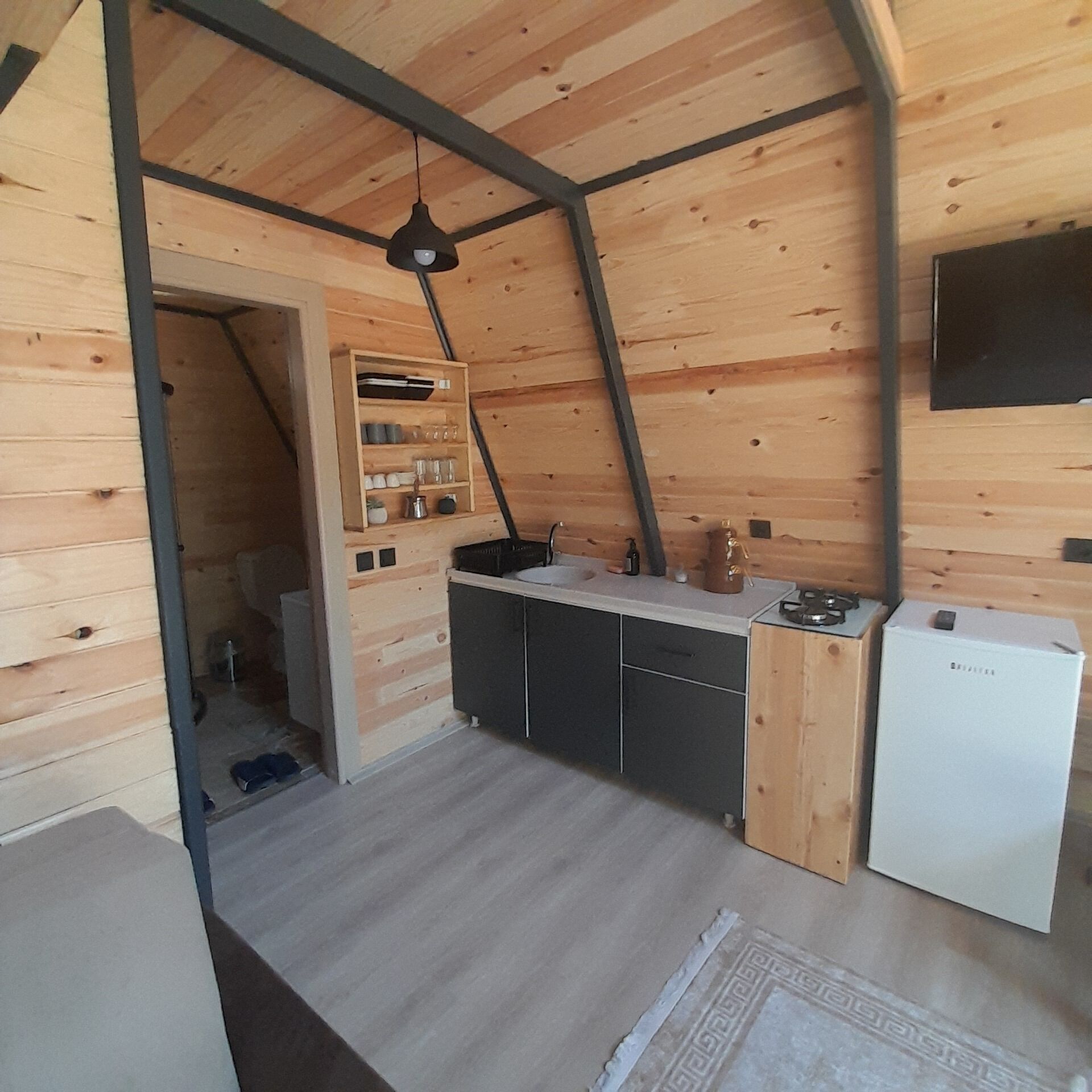 Bungalow Clássico | Cozinha privada | Minifrigorífico, utensílios de cozinha, Produtos de limpeza 
