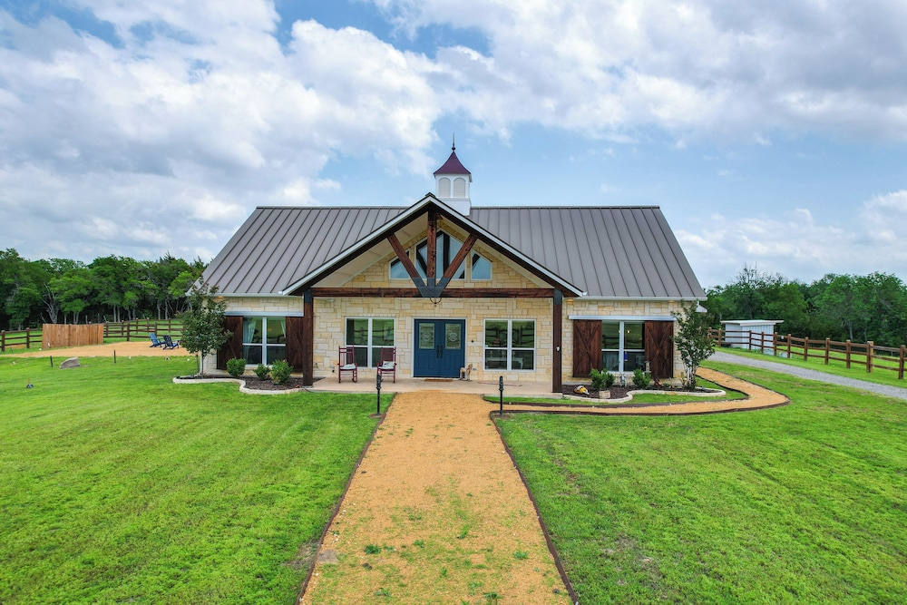 Farm Retreat W/ Furnished Patio: 12 Mi To Mckinney - Blue Ridge, TX