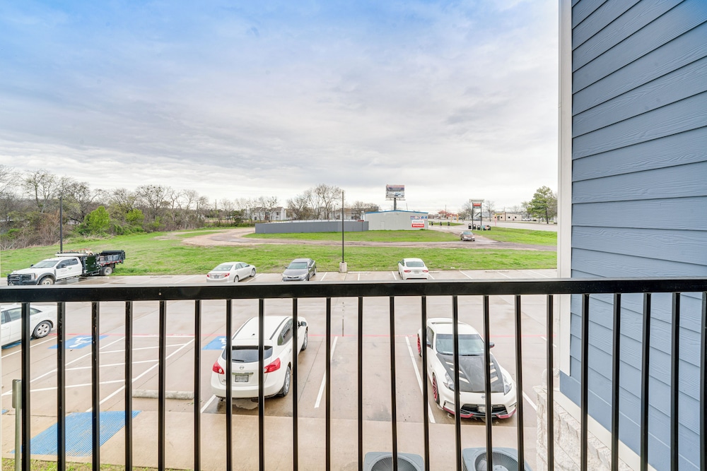 Close To Lakes & Museums: Bonham Vacation Rental - Bonham State Park, Bonham