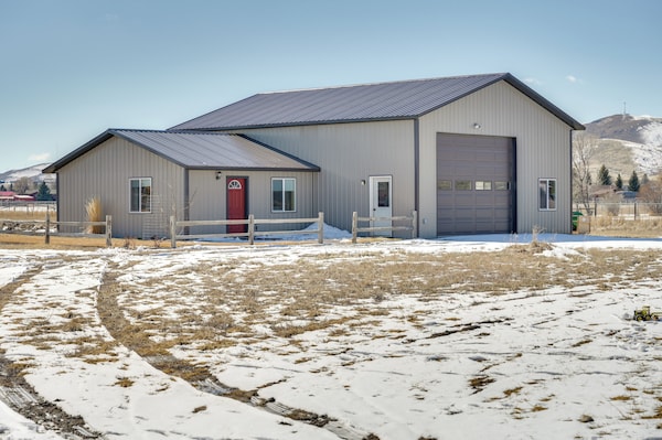 Cozy Dillon Retreat: Fireplace, Mountain Views! - Montana