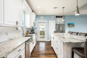 Casa, 3 quartos | Cozinha privada | Um frigorífico, um forno, uma cafeteira/bule, uma torradeira 