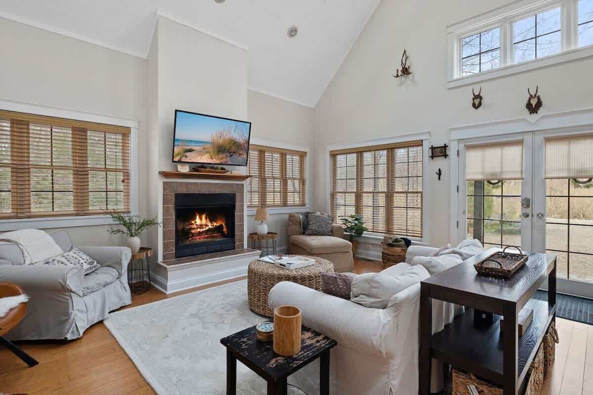 Dog-friendly Cottage W/ Hot Tub, Wi-fi + Firepit - Four Winds Casino New Buffalo