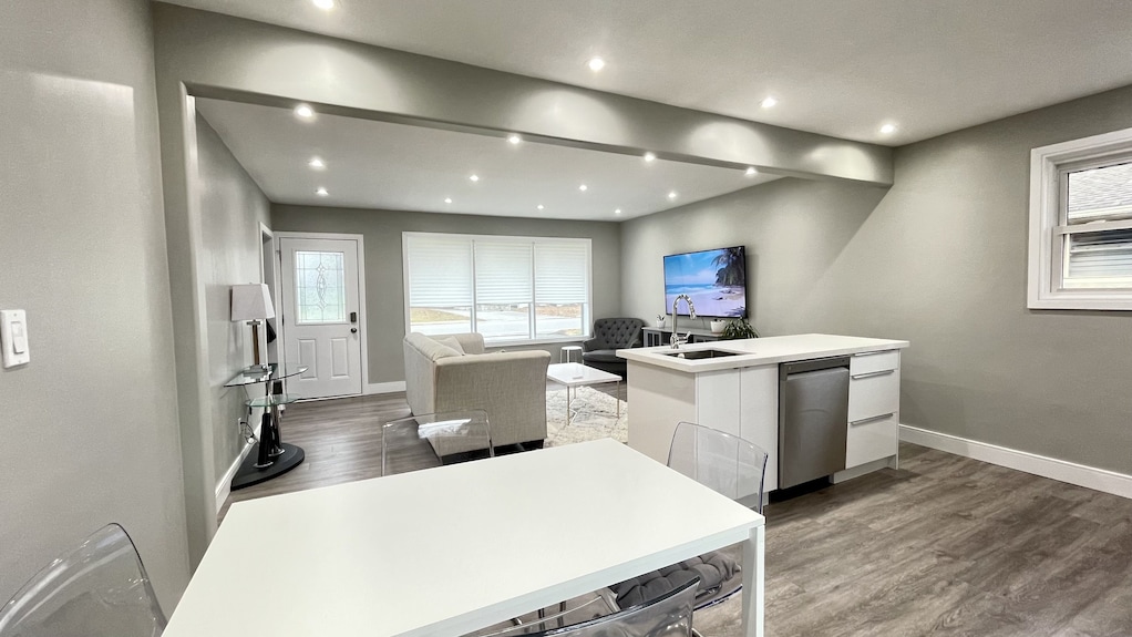 White House Suite - Sleeps 4 - St. Catharines