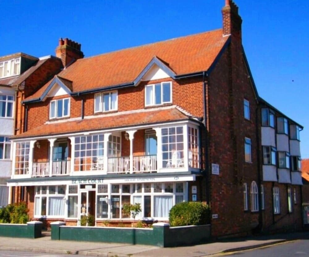 Beach Court Holiday Apartments - Skegness