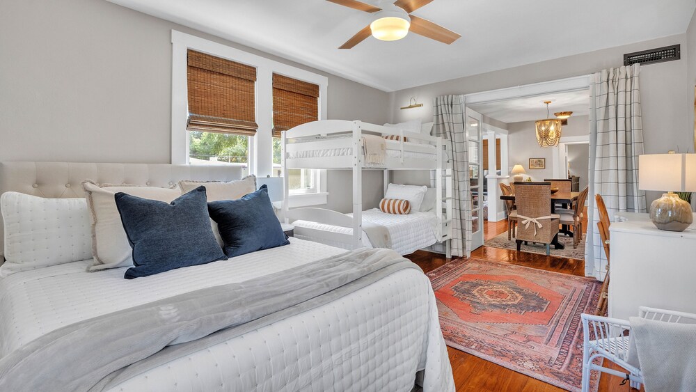 The Olive Branch - 5-star Historic 2br 2ba Bungalow - Walk To Lake - Lakeland, FL
