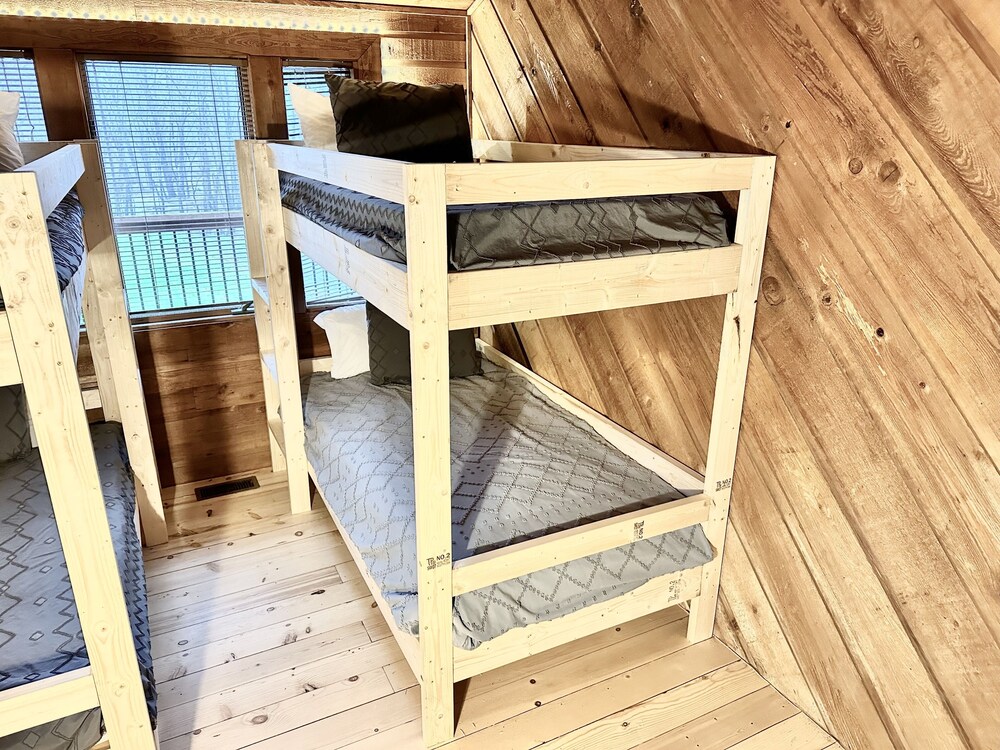 7 Br Bunk House In Cozy Campobello Sleeps 28 - South Carolina