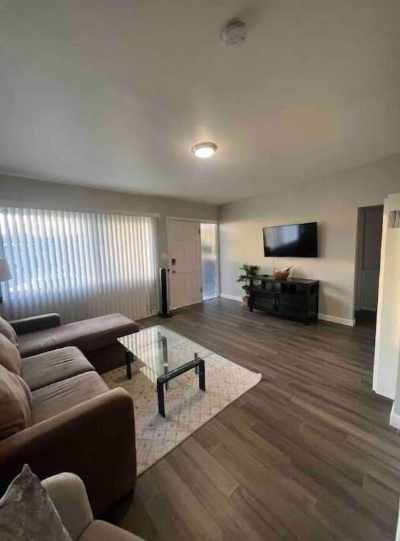Modern, Comfortable 3bd W/ Backyard Space & Grill - Redondo Beach, CA