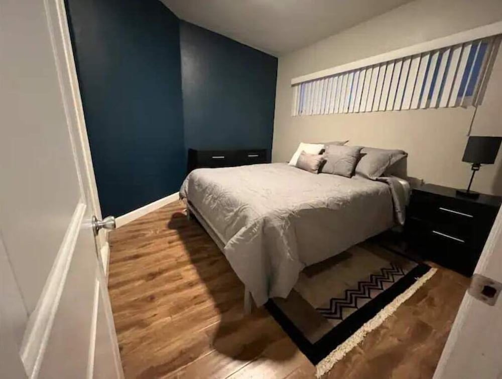 Modern, Comfortable 3bd W/ Backyard Space & Grill - Torrance, CA