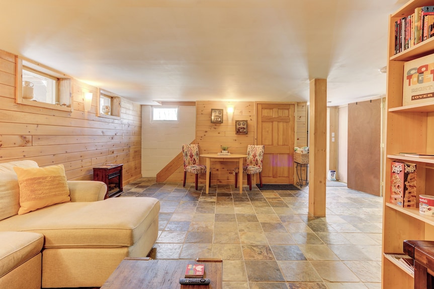 Fireplace, Hot Tub, Sauna Adventure & Charming Towns! - Bethel, NY