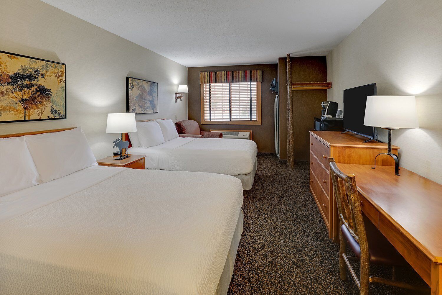 Nature-infused Riverside Lodging | Poolside Patio & Hot Tub | 4 Units - Quincy, IL