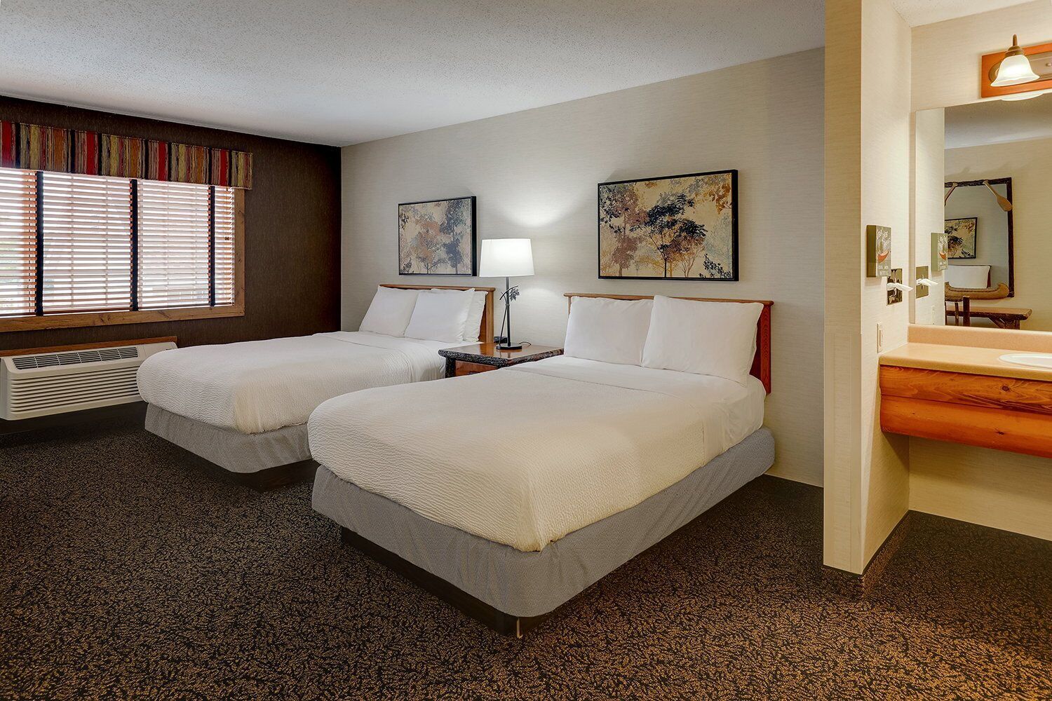 Quaint Riverside Retreat W/ Indoor-outdoor Pool! Free On-site Parking - Quincy, IL