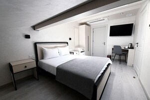 Quarto Individual Económico | Lençóis de algodão egípcio, roupa de alta qualidade, minibar 