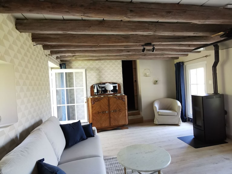 Charming Cottage Near Le Mans: Private Estate, Zoo, Castles, Vineyards, Sleeps 4 - Loire