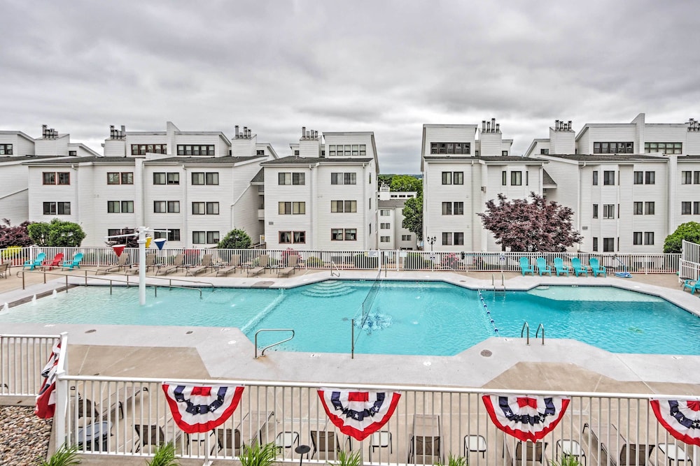 3 Mi To Boat Ramp: Osage Beach Condo W/ Grill! - Camdenton, MO