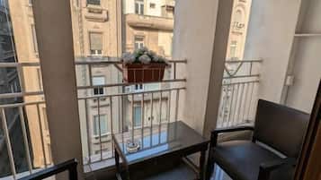 Quarto casal ou duplo luxo, vista para a cidade | Terraço/pátio