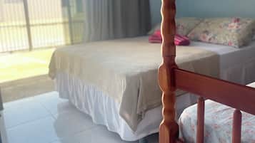 Quarto quádruplo básico, 1 quarto | Wi-Fi de cortesia