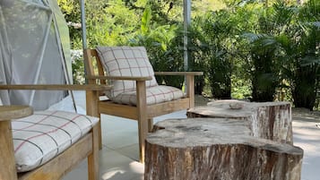 Tenda Exclusiva, pátio, vista para o oceano | 1 quarto, camas de colchão Tempur-Pedic, com decoração personalizada