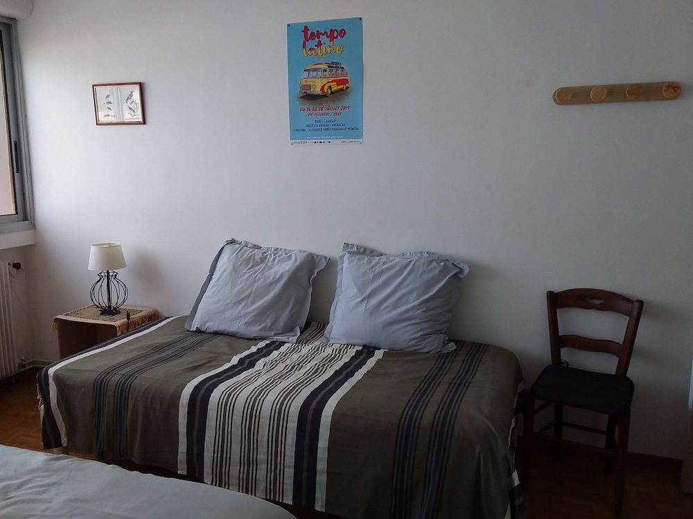 La Ciotat : Agréable Appartement Avec Vue Mer, Très Bien Situé, Proche De Tout - La Ciotat