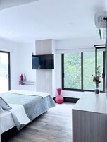 Quarto Júnior, varanda, Vista para a cidade | Lençóis de algodão egípcio, roupa de alta qualidade, edredões de penas 