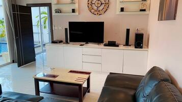 Villa Básica | Cofre no quarto, cortinas/cortinados opacos, quartos insonorizados