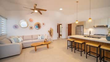 Vila, vários quartos, para fumantes, piscina particular | Sala de estar