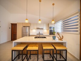 Vila, vários quartos, para fumantes, piscina particular | Parte interna