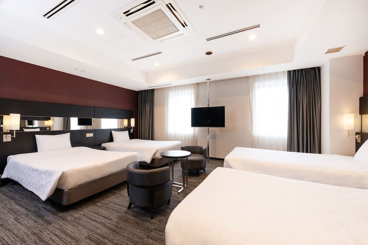 Quarto Quádruplo Deluxe | Secretária, Wi-fi grátis, roupa de cama fornecida