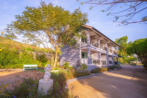 Seattle Samaesarn Resort - Sattahip