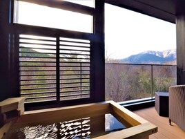 Banheira de hidromassagem privativa