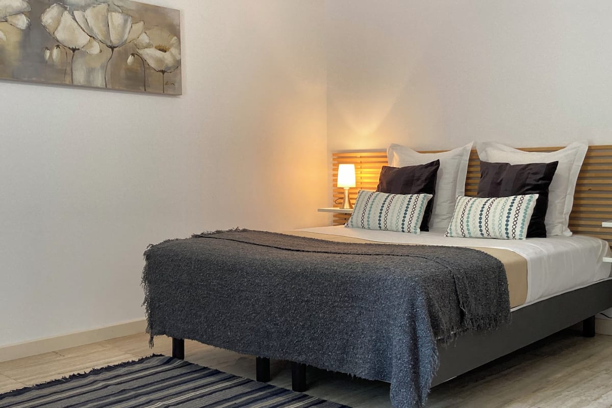 Suíte estúdio conforto, 1 cama Queen, vista para o jardim | 1 quarto, Wi-Fi de cortesia
