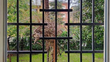 Quarto Triplo Empresarial, não fumadores, casa de banho privativa | Vista para o jardim